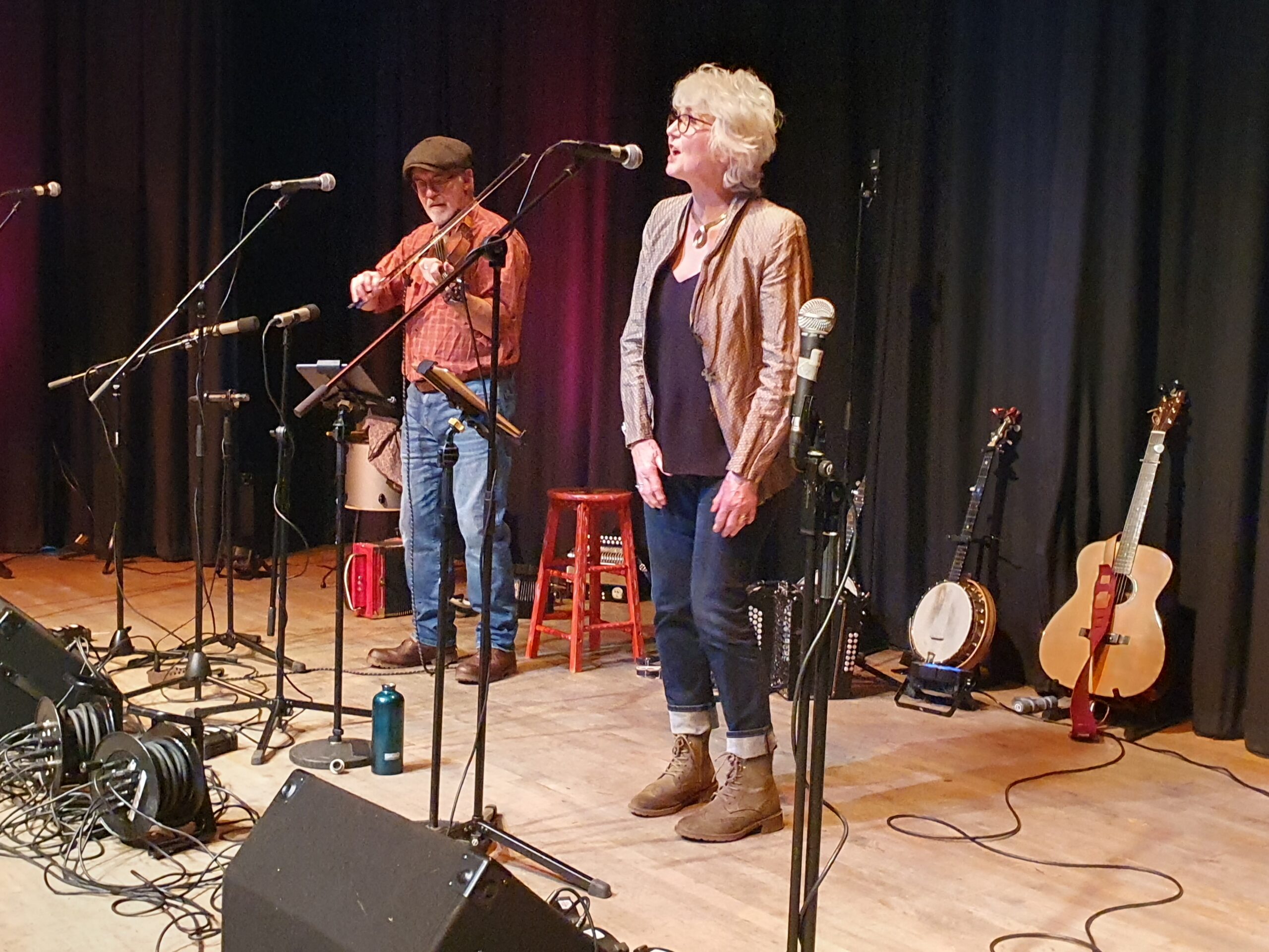 DryWood Folk Duo - Phil Underwood